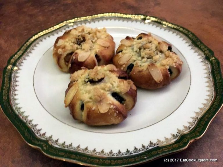 How to make Traditional Czech Bohemian Koláče Pastries - Eat Cook Explore